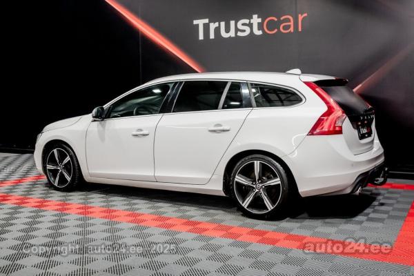 White Volvo V60 2016 in Parnu, with an engine capacity of 2.00 L and mileage of 260 thousand km for 10600 €, photo 11 on AUTOMOTO.COM.LV