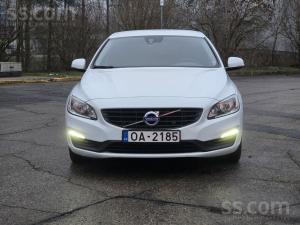 Balts Volvo V60 2016 Rīga, ar dzinēja tilpumu 2.00 L un nobraukumu 225 tūkst. km par 6290 €, foto 2 vietnē AUTOMOTO.COM.LV