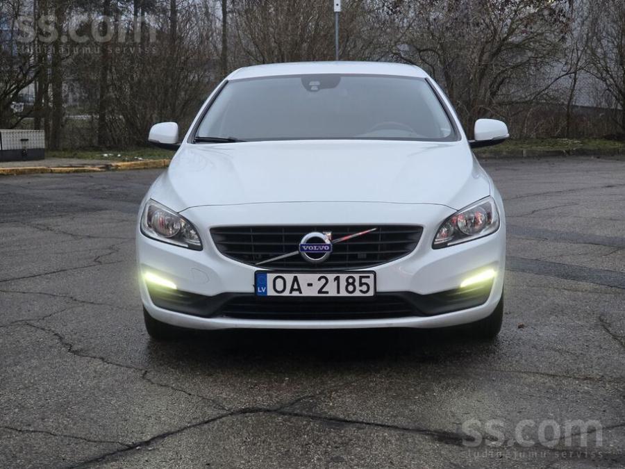 Balts Volvo V60 2016 Rīga, ar dzinēja tilpumu 2.00 L un nobraukumu 225 tūkst. km par 6290 €, foto 2 vietnē AUTOMOTO.COM.LV
