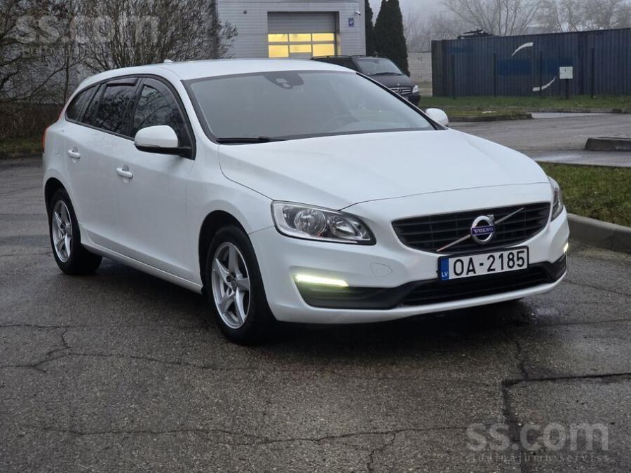 Balts Volvo V60 2016 Rīga, ar dzinēja tilpumu 2.00 L un nobraukumu 225 tūkst. km par 6290 €, foto 3 vietnē AUTOMOTO.COM.LV