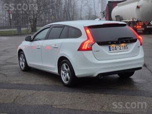 Balts Volvo V60 2016 Rīga, ar dzinēja tilpumu 2.00 L un nobraukumu 225 tūkst. km par 6290 €, foto 5 vietnē AUTOMOTO.COM.LV