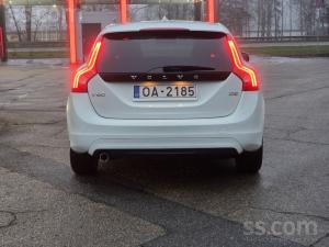 Balts Volvo V60 2016 Rīga, ar dzinēja tilpumu 2.00 L un nobraukumu 225 tūkst. km par 6290 €, foto 6 vietnē AUTOMOTO.COM.LV