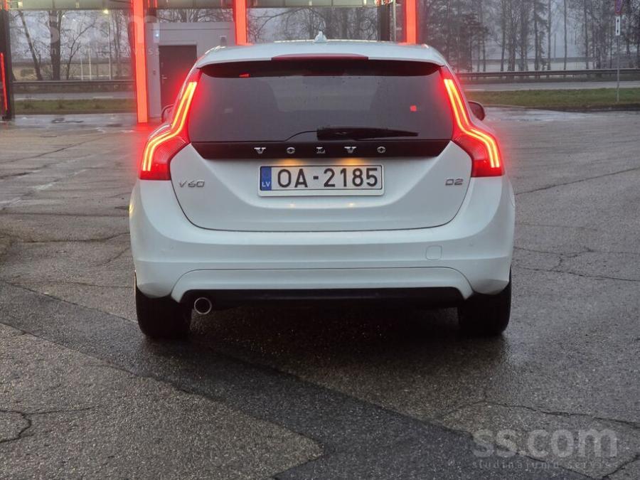 Balts Volvo V60 2016 Rīga, ar dzinēja tilpumu 2.00 L un nobraukumu 225 tūkst. km par 6290 €, foto 6 vietnē AUTOMOTO.COM.LV