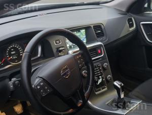 Balts Volvo V60 2016 Rīga, ar dzinēja tilpumu 2.00 L un nobraukumu 225 tūkst. km par 6290 €, foto 9 vietnē AUTOMOTO.COM.LV