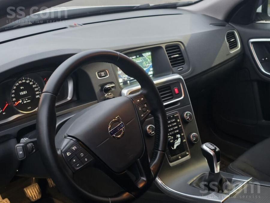 Balts Volvo V60 2016 Rīga, ar dzinēja tilpumu 2.00 L un nobraukumu 225 tūkst. km par 6290 €, foto 9 vietnē AUTOMOTO.COM.LV