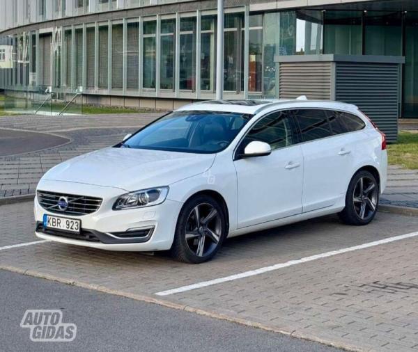 White Volvo V60 2016 in Vilnius, with an engine capacity of 2.00 L and mileage of 184 thousand km for 9500 €, photo 2 on AUTOMOTO.COM.LV