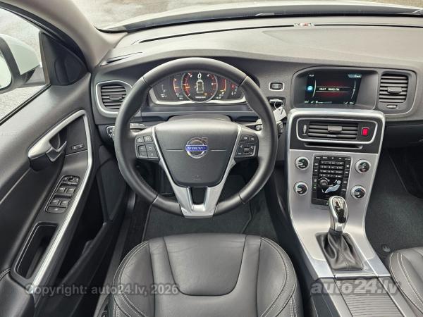Белый Вольво B60 2016 в Тарту, объемом двигателя 2.40 л и пробегом 229 тыс. км за 9490 €, фото 8 на AUTOMOTO.COM.LV