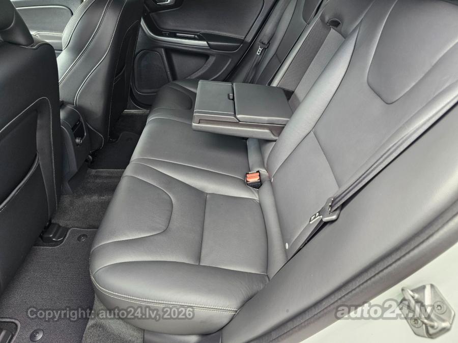 Белый Вольво B60 2016 в Тарту, объемом двигателя 2.40 л и пробегом 229 тыс. км за 9490 €, фото 14 на AUTOMOTO.COM.LV
