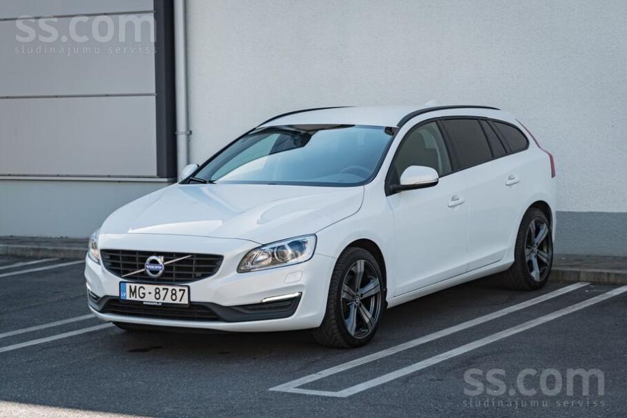 Balts Volvo V60 2016 Rīga, ar dzinēja tilpumu 2.00 L un nobraukumu 235 tūkst. km par 9850 €, foto 1 vietnē AUTOMOTO.COM.LV