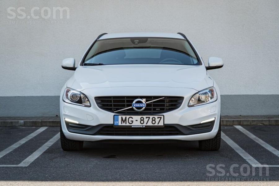 Balts Volvo V60 2016 Rīga, ar dzinēja tilpumu 2.00 L un nobraukumu 235 tūkst. km par 9850 €, foto 3 vietnē AUTOMOTO.COM.LV
