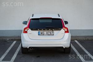 Balts Volvo V60 2016 Rīga, ar dzinēja tilpumu 2.00 L un nobraukumu 235 tūkst. km par 9850 €, foto 6 vietnē AUTOMOTO.COM.LV