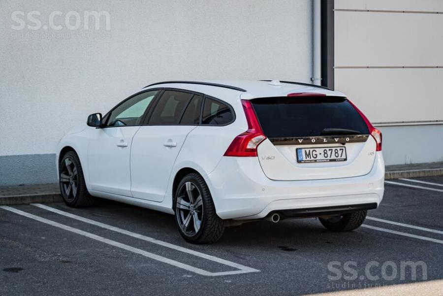 Balts Volvo V60 2016 Rīga, ar dzinēja tilpumu 2.00 L un nobraukumu 235 tūkst. km par 9850 €, foto 7 vietnē AUTOMOTO.COM.LV