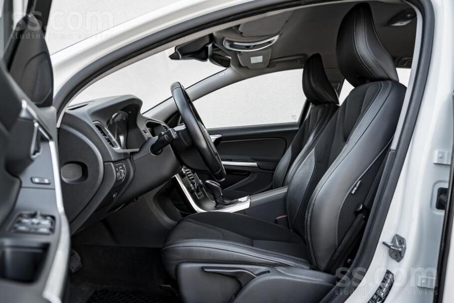 Balts Volvo V60 2016 Rīga, ar dzinēja tilpumu 2.00 L un nobraukumu 235 tūkst. km par 9850 €, foto 11 vietnē AUTOMOTO.COM.LV