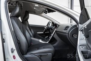 Balts Volvo V60 2016 Rīga, ar dzinēja tilpumu 2.00 L un nobraukumu 235 tūkst. km par 9850 €, foto 12 vietnē AUTOMOTO.COM.LV