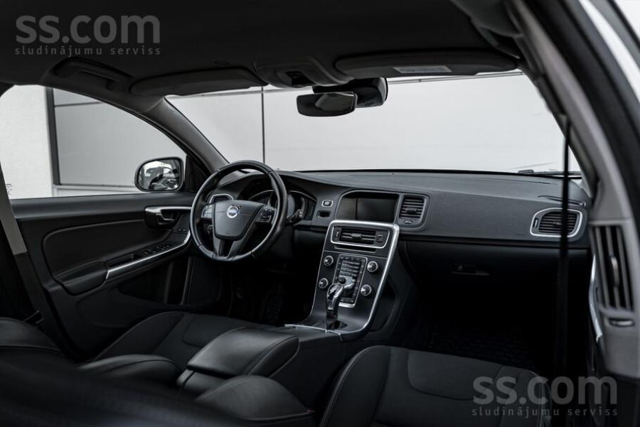 Balts Volvo V60 2016 Rīga, ar dzinēja tilpumu 2.00 L un nobraukumu 235 tūkst. km par 9850 €, foto 17 vietnē AUTOMOTO.COM.LV