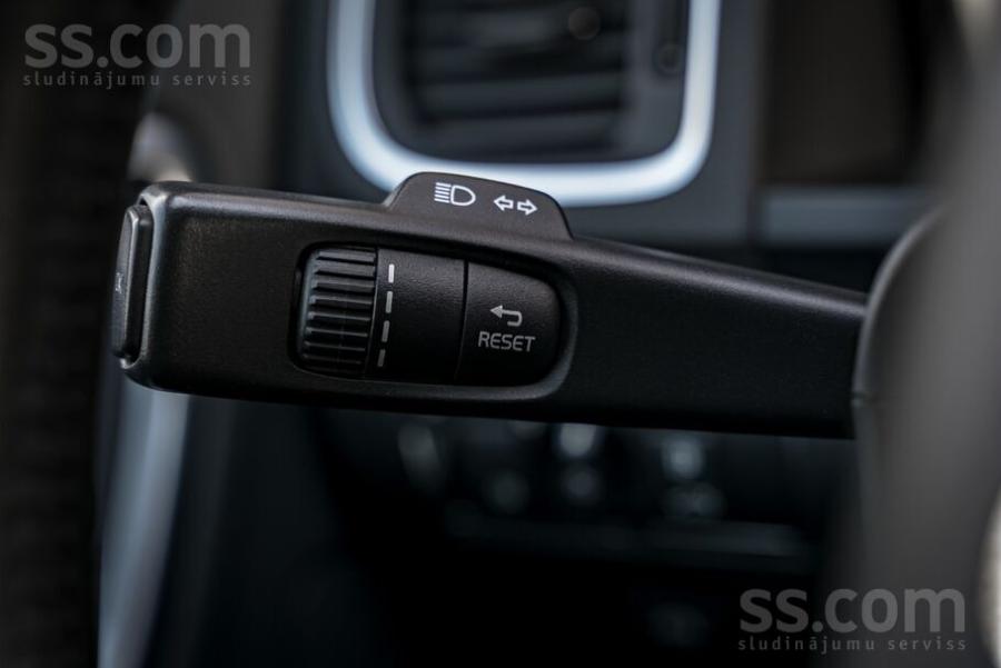 Balts Volvo V60 2016 Rīga, ar dzinēja tilpumu 2.00 L un nobraukumu 235 tūkst. km par 9850 €, foto 18 vietnē AUTOMOTO.COM.LV
