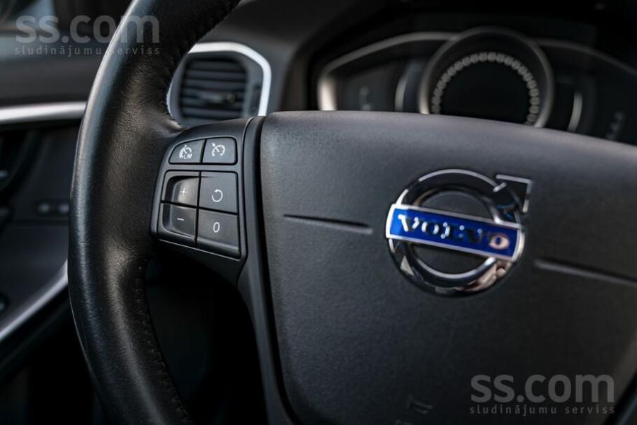 Balts Volvo V60 2016 Rīga, ar dzinēja tilpumu 2.00 L un nobraukumu 235 tūkst. km par 9850 €, foto 19 vietnē AUTOMOTO.COM.LV