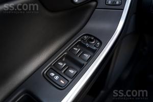 Balts Volvo V60 2016 Rīga, ar dzinēja tilpumu 2.00 L un nobraukumu 235 tūkst. km par 9850 €, foto 29 vietnē AUTOMOTO.COM.LV