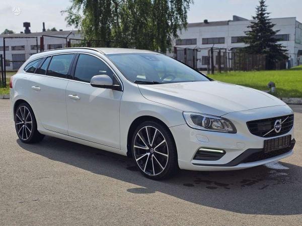 Белый Вольво B60 2016 в Рокишкис, объемом двигателя 1.98 л и пробегом 250 тыс. км за 7450 €, фото 2 на AUTOMOTO.COM.LV