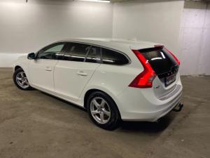 Balts Volvo V60 2016 Rīga, ar dzinēja tilpumu 2.00 L un nobraukumu 250 tūkst. km par 8950 €, foto 3 vietnē AUTOMOTO.COM.LV