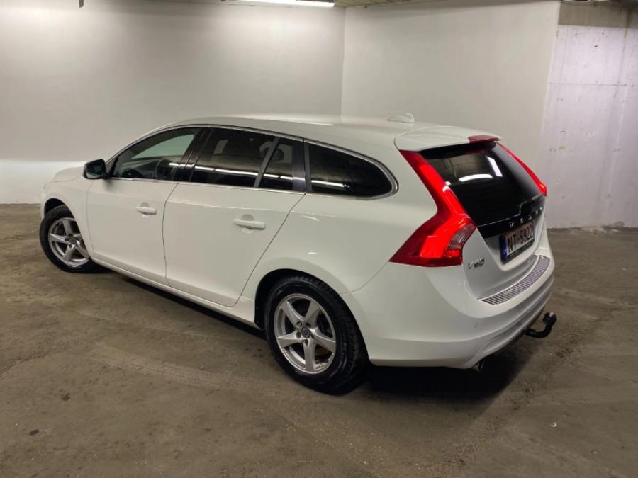 Balts Volvo V60 2016 Rīga, ar dzinēja tilpumu 2.00 L un nobraukumu 250 tūkst. km par 8950 €, foto 3 vietnē AUTOMOTO.COM.LV