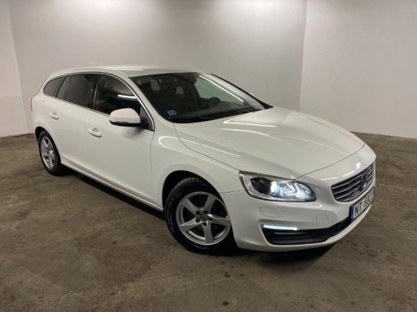 White Volvo V60 2016 in Riga, with an engine capacity of 2.00 L and mileage of 250 thousand km for 8950 €, photo 3 on AUTOMOTO.COM.LV