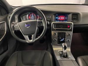 Balts Volvo V60 2016 Rīga, ar dzinēja tilpumu 2.00 L un nobraukumu 250 tūkst. km par 8950 €, foto 8 vietnē AUTOMOTO.COM.LV