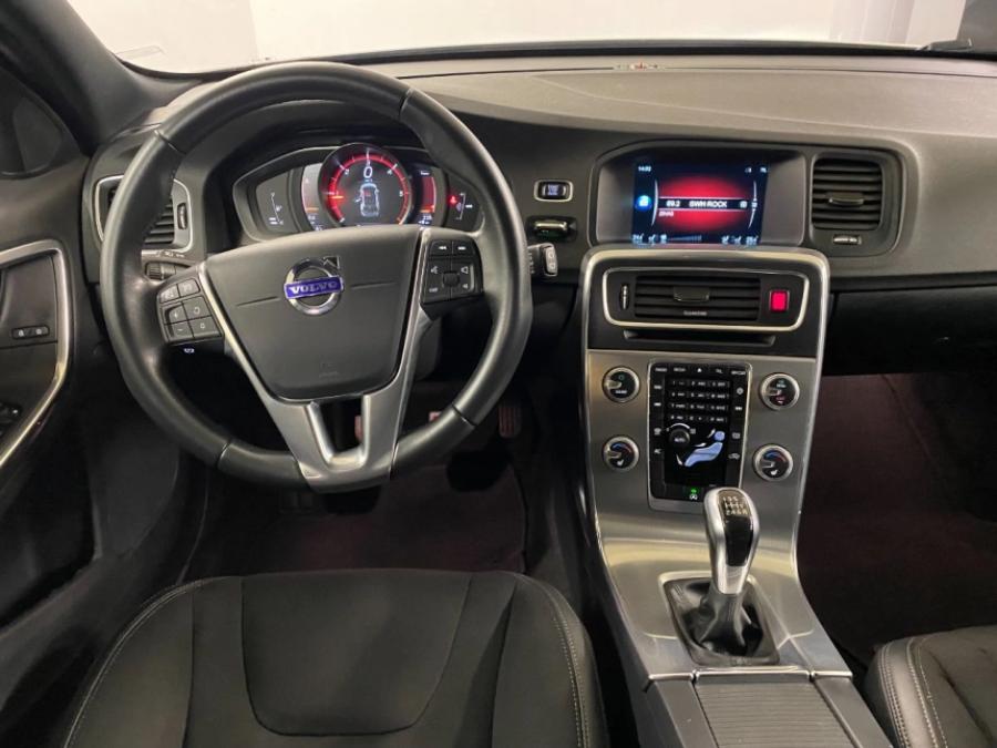 Balts Volvo V60 2016 Rīga, ar dzinēja tilpumu 2.00 L un nobraukumu 250 tūkst. km par 8950 €, foto 8 vietnē AUTOMOTO.COM.LV