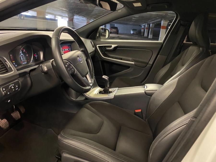 Balts Volvo V60 2016 Rīga, ar dzinēja tilpumu 2.00 L un nobraukumu 250 tūkst. km par 8950 €, foto 10 vietnē AUTOMOTO.COM.LV