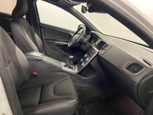 Balts Volvo V60 2016 Rīga, ar dzinēja tilpumu 2.00 L un nobraukumu 250 tūkst. km par 8950 €, foto 11 vietnē AUTOMOTO.COM.LV