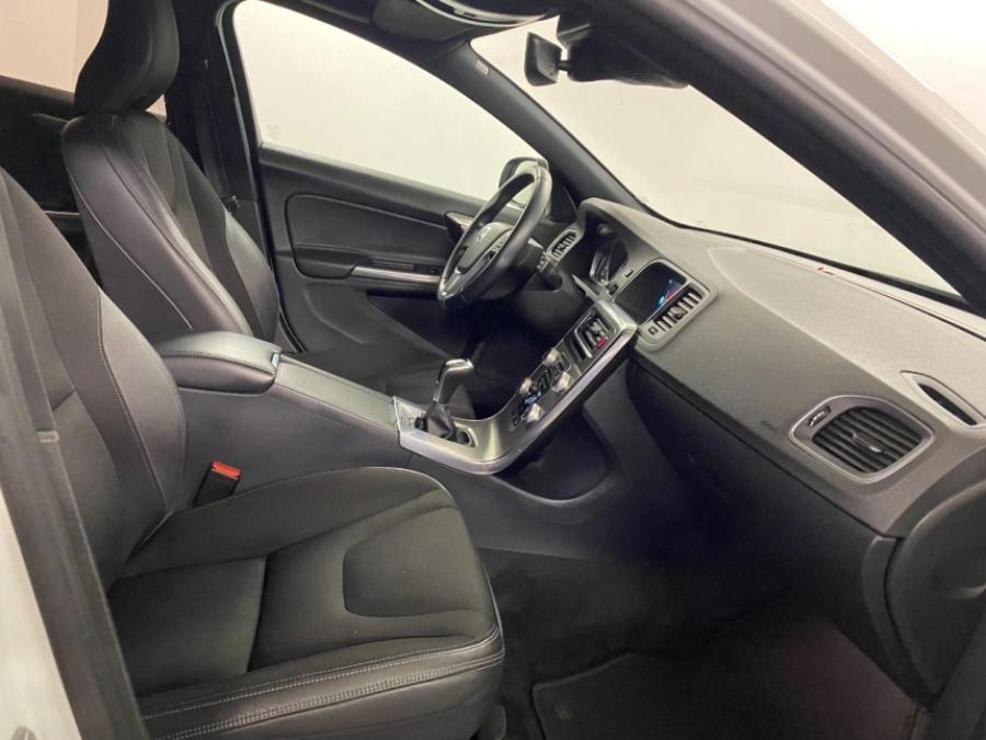 Balts Volvo V60 2016 Rīga, ar dzinēja tilpumu 2.00 L un nobraukumu 250 tūkst. km par 8950 €, foto 11 vietnē AUTOMOTO.COM.LV