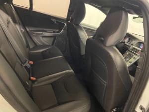 Balts Volvo V60 2016 Rīga, ar dzinēja tilpumu 2.00 L un nobraukumu 250 tūkst. km par 8950 €, foto 13 vietnē AUTOMOTO.COM.LV