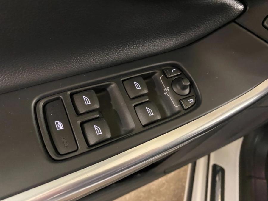 Balts Volvo V60 2016 Rīga, ar dzinēja tilpumu 2.00 L un nobraukumu 250 tūkst. km par 8950 €, foto 17 vietnē AUTOMOTO.COM.LV