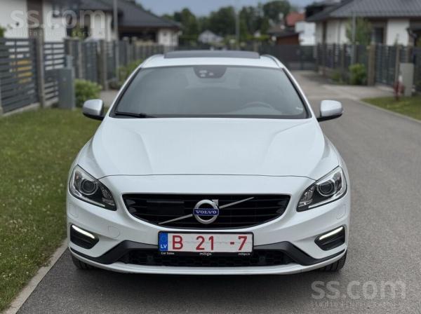 Balts Volvo V60 2016 Jelgava, ar dzinēja tilpumu 2.40 L un nobraukumu 250 tūkst. km par 11200 €, foto 5 vietnē AUTOMOTO.COM.LV