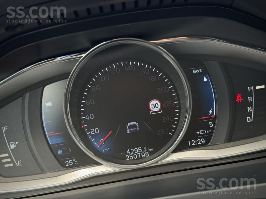 Белый Вольво B60 2016 в Елгава, объемом двигателя 2.40 л и пробегом 250 тыс. км за 11200 €, фото 27 на AUTOMOTO.COM.LV