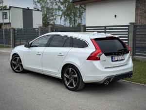 Balts Volvo V60 2016 Jelgava, ar dzinēja tilpumu 2.40 L un nobraukumu 250 tūkst. km par 11200 €, foto 4 vietnē AUTOMOTO.COM.LV
