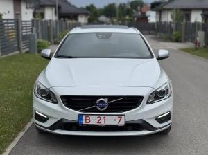 Balts Volvo V60 2016 Jelgava, ar dzinēja tilpumu 2.40 L un nobraukumu 250 tūkst. km par 11200 €, foto 6 vietnē AUTOMOTO.COM.LV