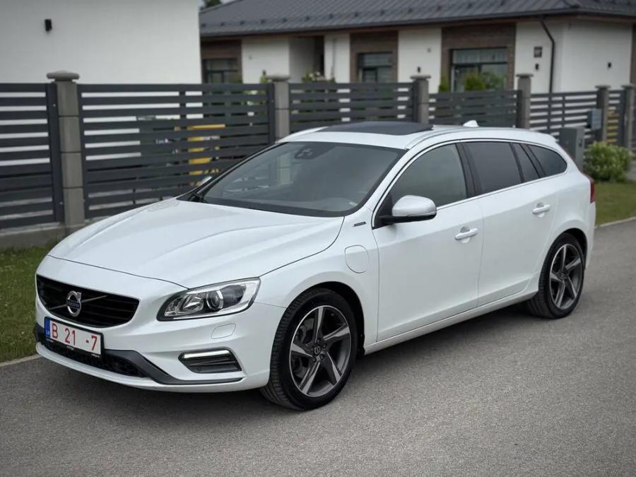 Balts Volvo V60 2016 Jelgava, ar dzinēja tilpumu 2.40 L un nobraukumu 250 tūkst. km par 11200 €, foto 12 vietnē AUTOMOTO.COM.LV
