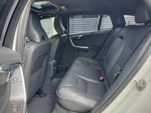 Balts Volvo V60 2016 Jelgava, ar dzinēja tilpumu 2.40 L un nobraukumu 250 tūkst. km par 11200 €, foto 15 vietnē AUTOMOTO.COM.LV