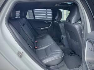 Balts Volvo V60 2016 Jelgava, ar dzinēja tilpumu 2.40 L un nobraukumu 250 tūkst. km par 11200 €, foto 16 vietnē AUTOMOTO.COM.LV