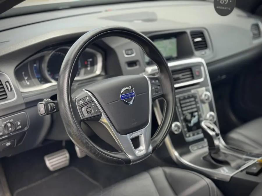 Balts Volvo V60 2016 Jelgava, ar dzinēja tilpumu 2.40 L un nobraukumu 250 tūkst. km par 11200 €, foto 20 vietnē AUTOMOTO.COM.LV
