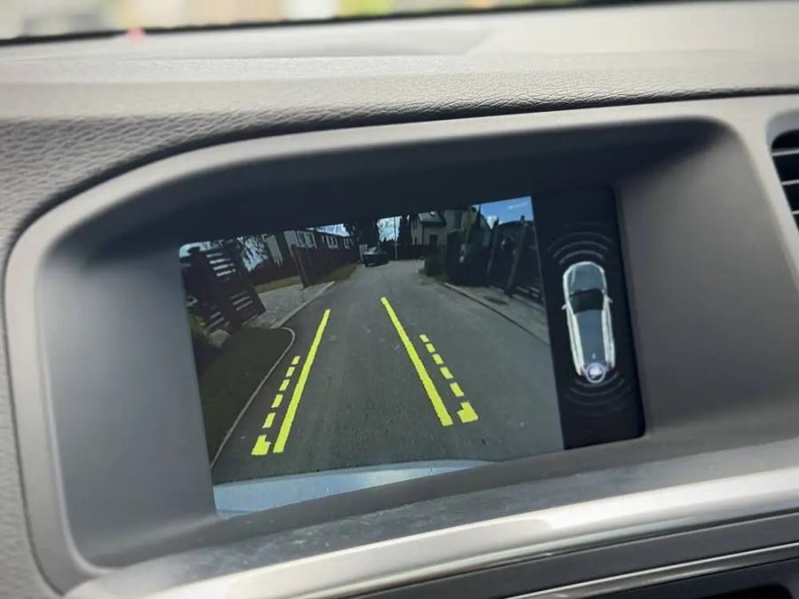 Balts Volvo V60 2016 Jelgava, ar dzinēja tilpumu 2.40 L un nobraukumu 250 tūkst. km par 11200 €, foto 25 vietnē AUTOMOTO.COM.LV