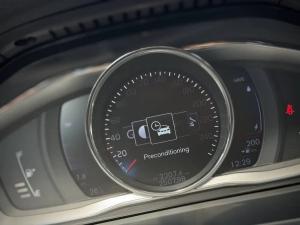 Balts Volvo V60 2016 Jelgava, ar dzinēja tilpumu 2.40 L un nobraukumu 250 tūkst. km par 11200 €, foto 28 vietnē AUTOMOTO.COM.LV