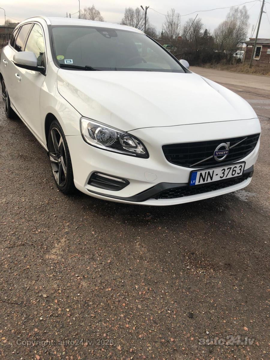 White Volvo V60 2016 in Riga, with an engine capacity of 2.00 L and mileage of 302 thousand km for 9500 €, photo 3 on AUTOMOTO.COM.LV