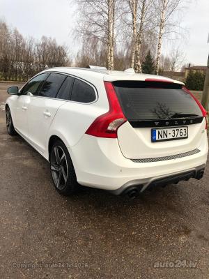 White Volvo V60 2016 in Riga, with an engine capacity of 2.00 L and mileage of 302 thousand km for 9500 €, photo 5 on AUTOMOTO.COM.LV