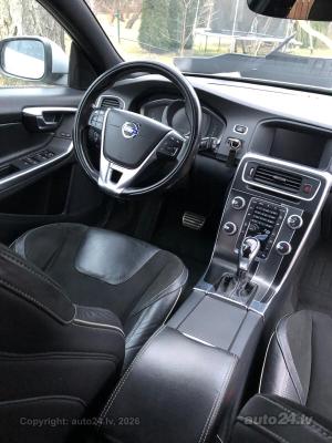 White Volvo V60 2016 in Riga, with an engine capacity of 2.00 L and mileage of 302 thousand km for 9500 €, photo 8 on AUTOMOTO.COM.LV