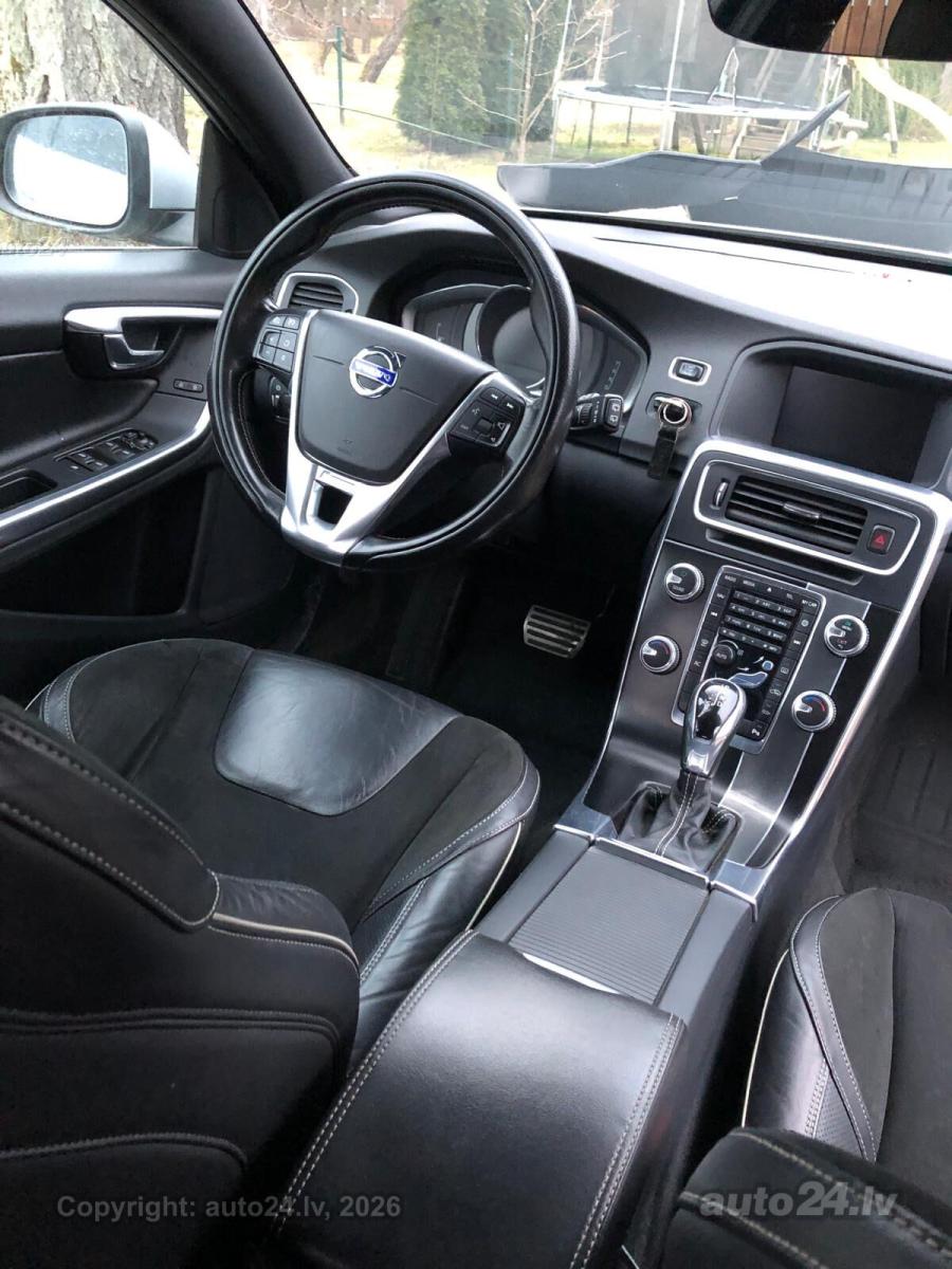 White Volvo V60 2016 in Riga, with an engine capacity of 2.00 L and mileage of 302 thousand km for 9500 €, photo 8 on AUTOMOTO.COM.LV