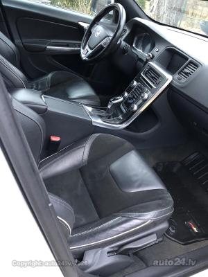 White Volvo V60 2016 in Riga, with an engine capacity of 2.00 L and mileage of 302 thousand km for 9500 €, photo 10 on AUTOMOTO.COM.LV