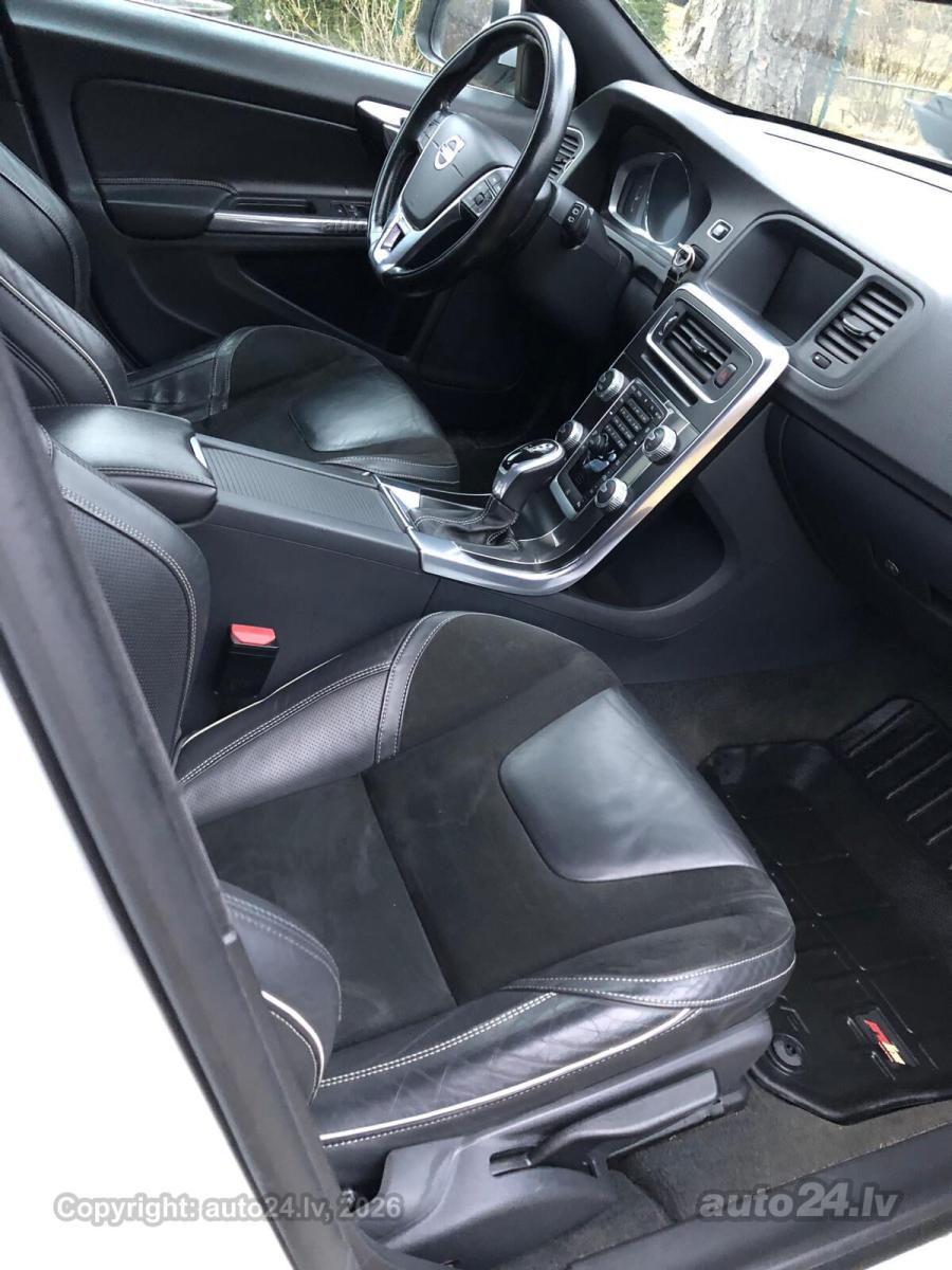 White Volvo V60 2016 in Riga, with an engine capacity of 2.00 L and mileage of 302 thousand km for 9500 €, photo 10 on AUTOMOTO.COM.LV