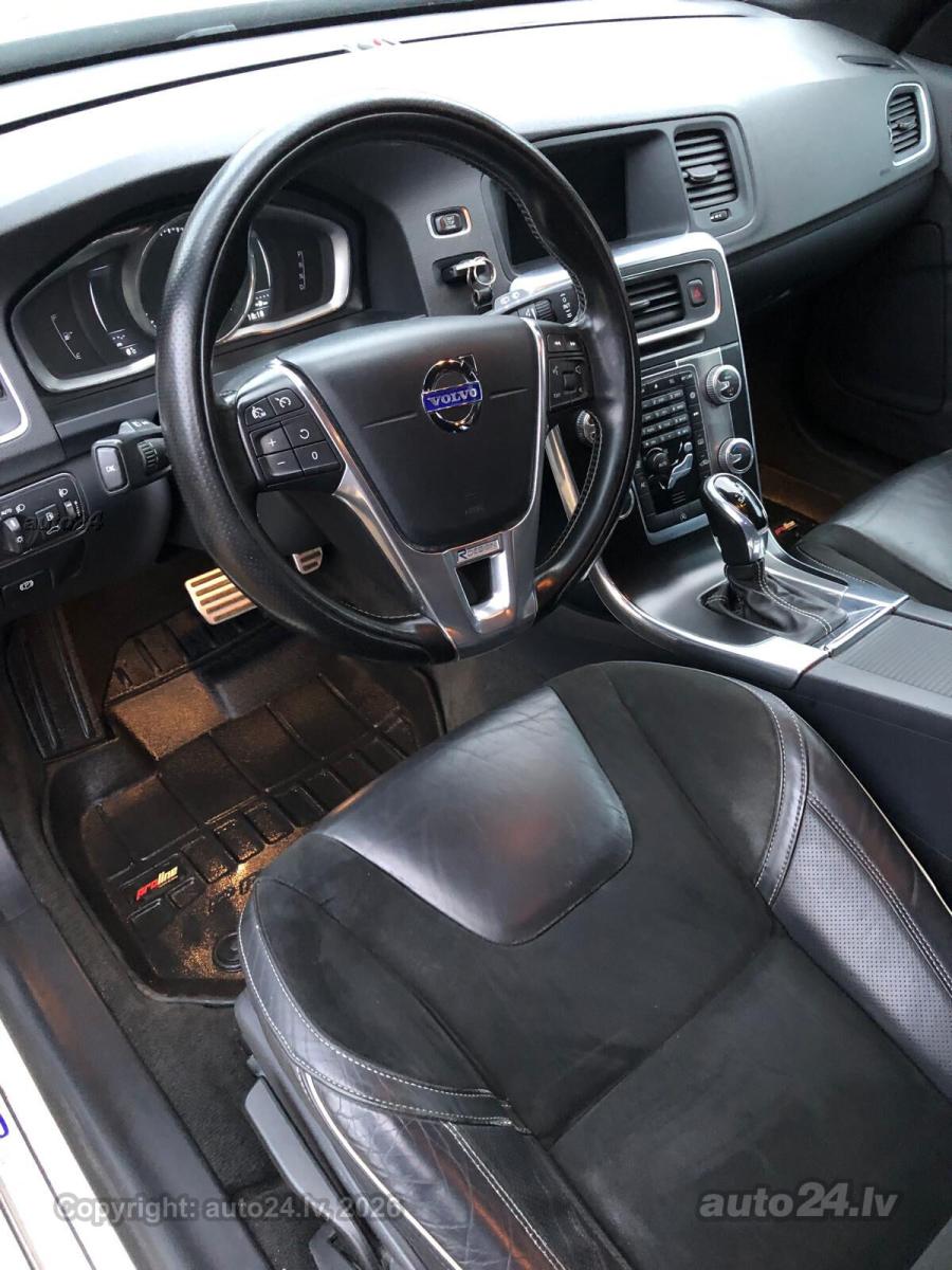 White Volvo V60 2016 in Riga, with an engine capacity of 2.00 L and mileage of 302 thousand km for 9500 €, photo 13 on AUTOMOTO.COM.LV